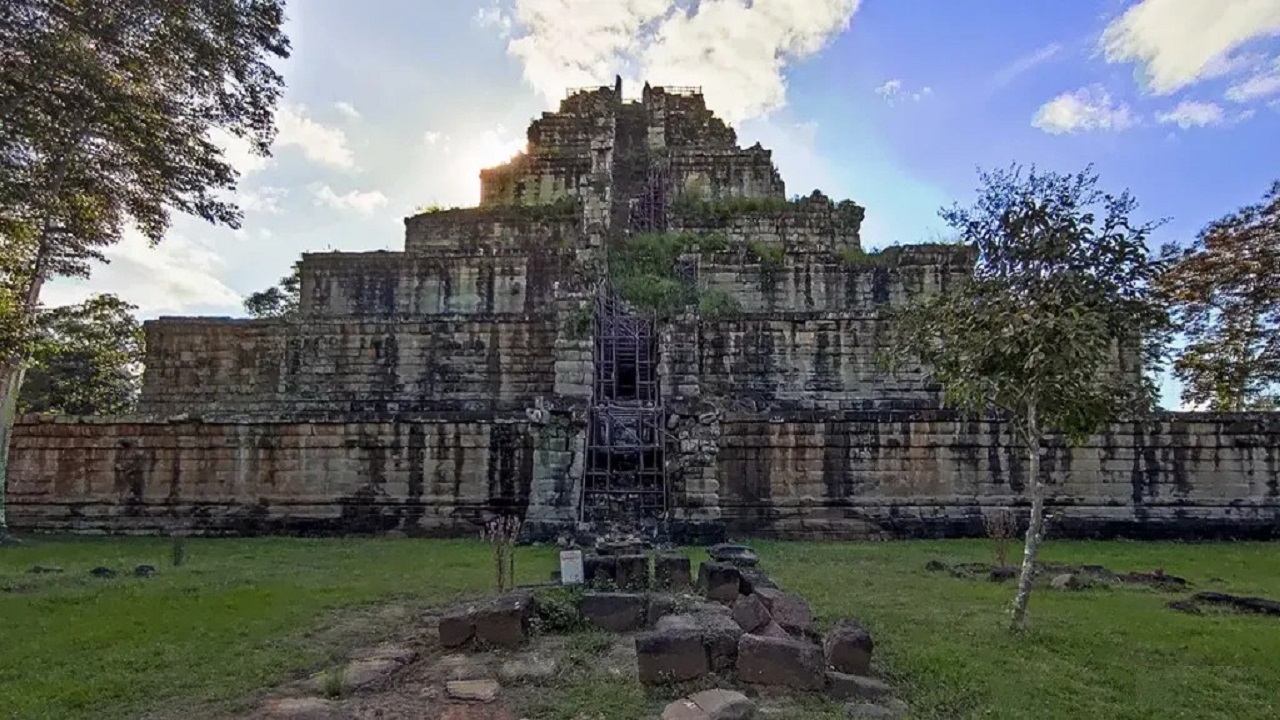 Resonating Cultures: Jayavarman’s Sacred Landscape for Shiva Bhakti at ...